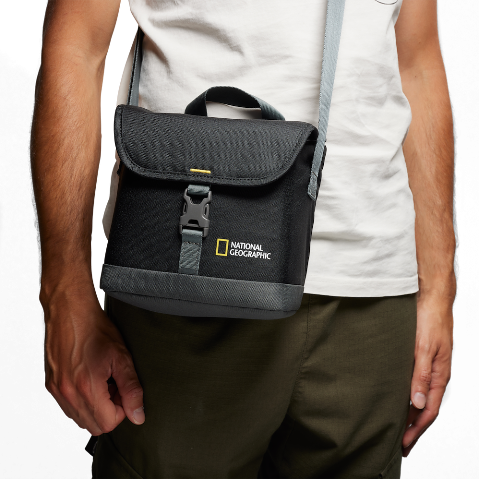 National Geographic Shoulder Bag Small NG E2 2360